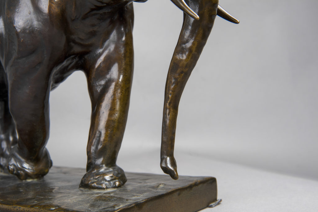 Éléphant en bronze signé Jean Gaspar (1861 - 1931) | Pipat Antiquités