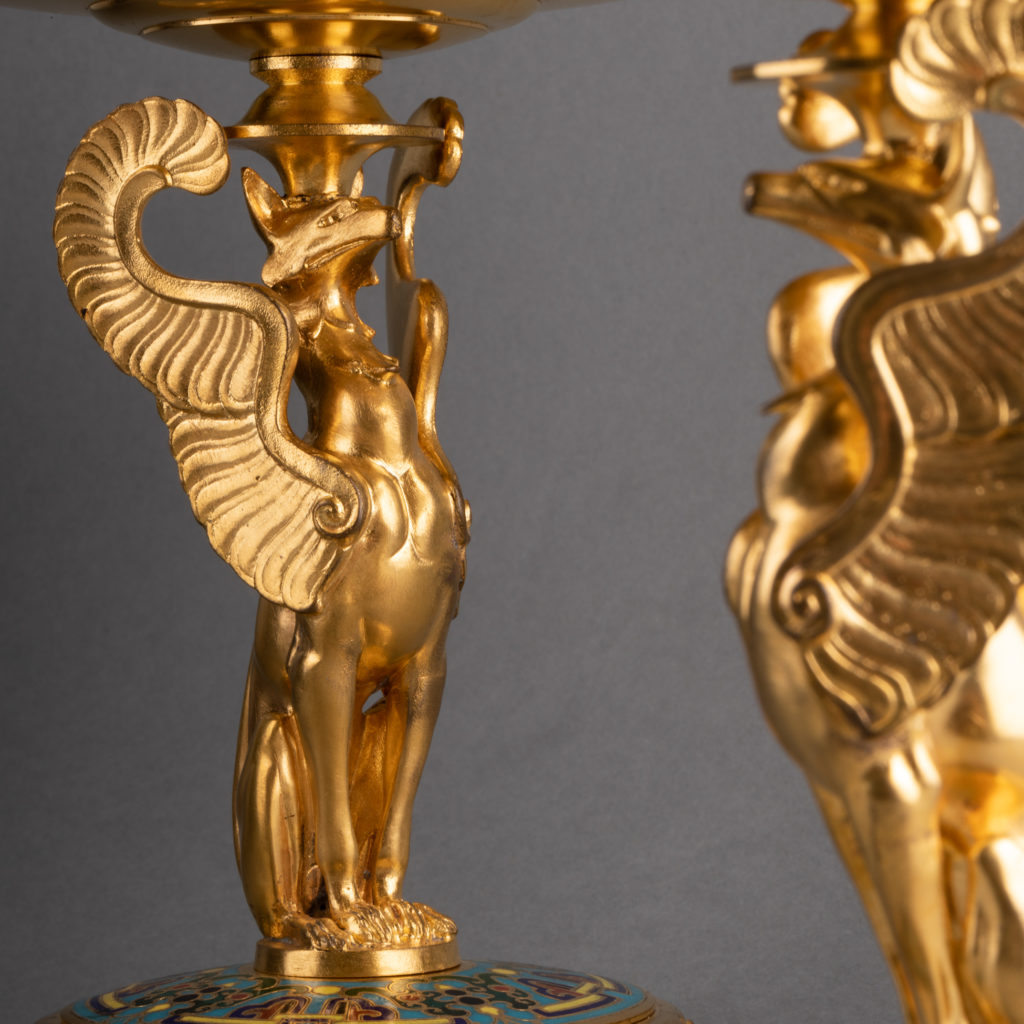 Paire de coupes en bronze doré et émaux. Barbedienne, XIXe siècle
