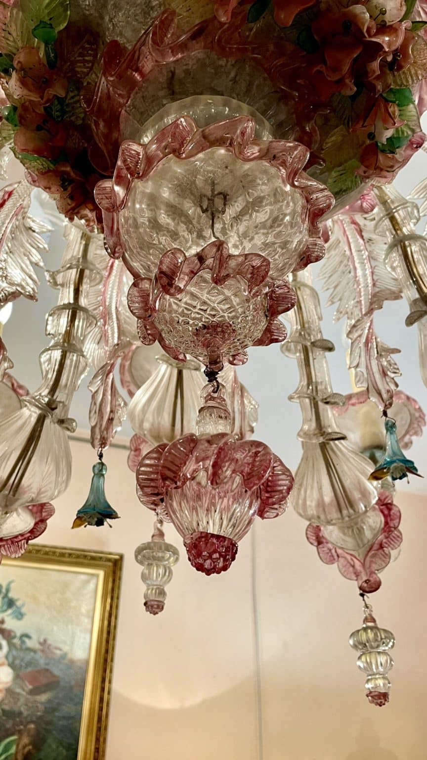 Lustre Murano « Rezzonico » à dominante bleu et rose, XXe siècle.