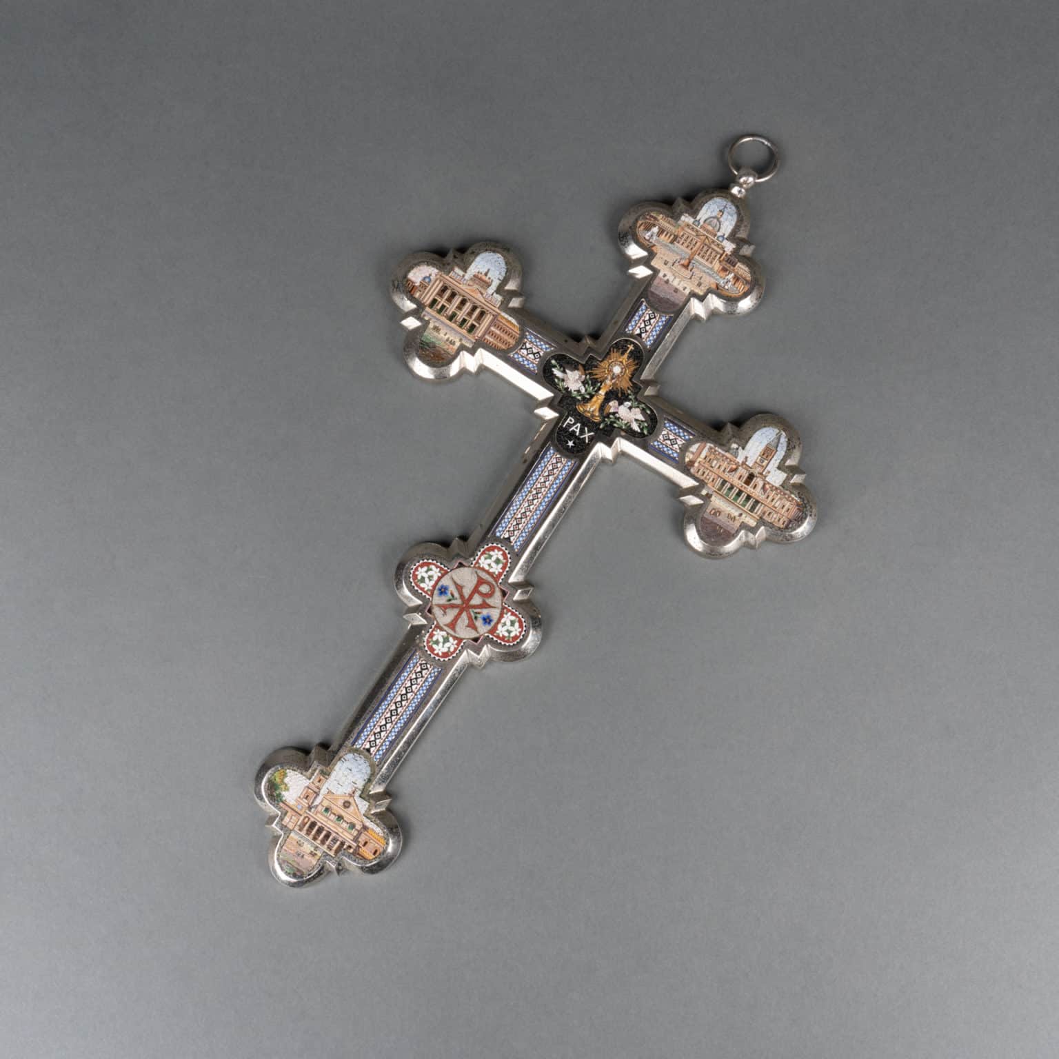 Une croix du Grand Tour en micro-mosaïque